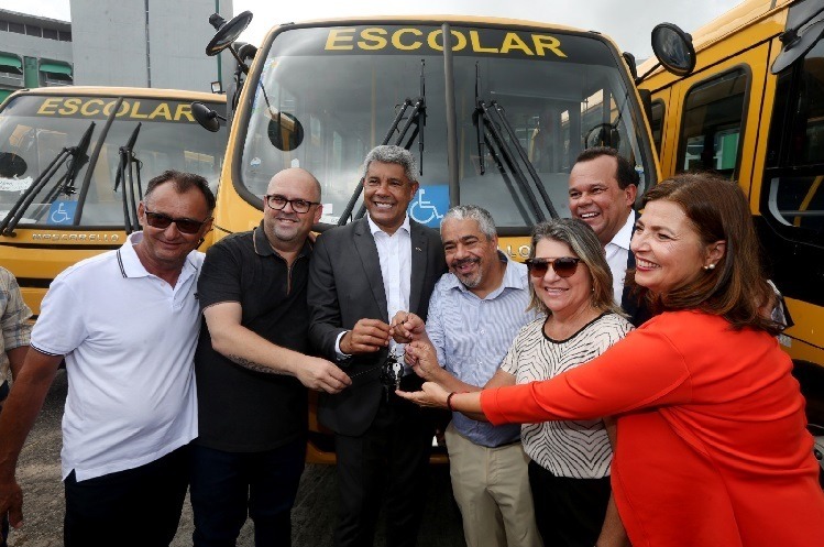 Governador entrega ônibus escolares para 55 cidades da Bahia | PORTAL ... Governador entrega ônibus escolares para 55 cidades da Bahia | PORTAL ...